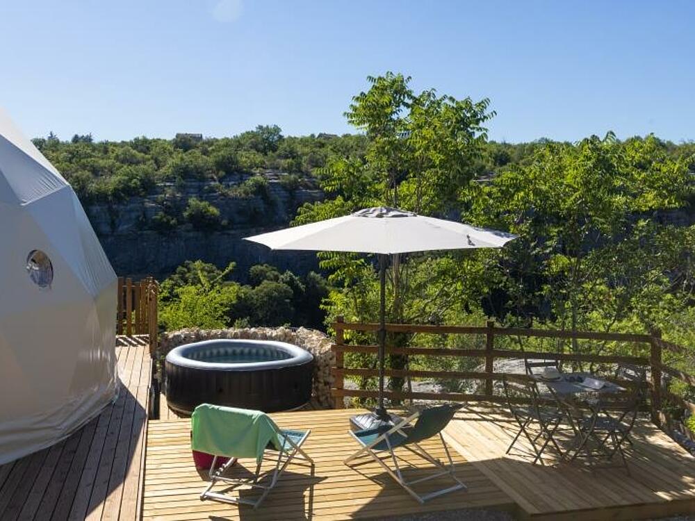 Camping Ruoms : Camping Le Petit Bois 4 étoiles en pleine nature en Ardèche